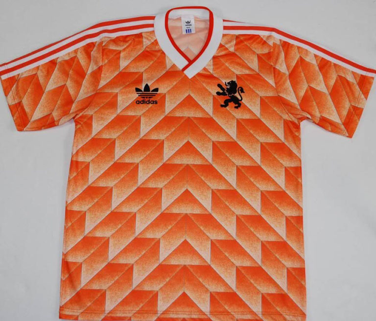 RetromashSome of the best retro football kits from the 80s and 90s ...
