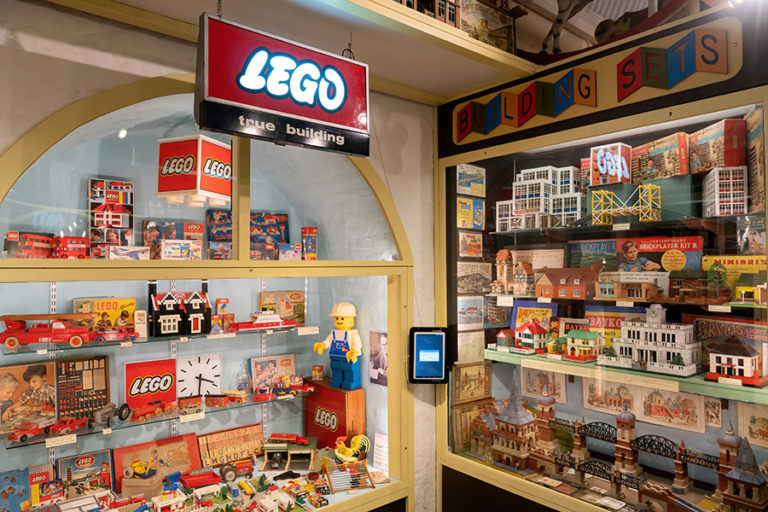 RetromashA Quick Guide To Vintage Lego Sets | Retromash